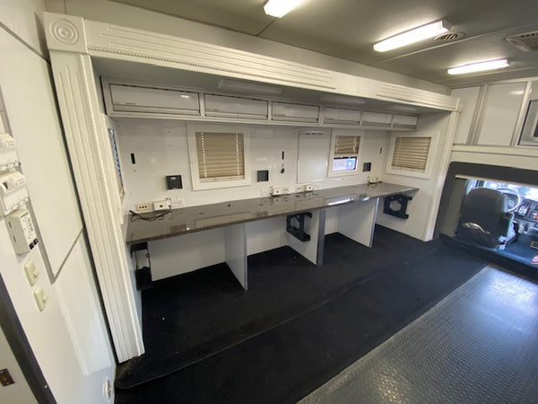 2018 Freightliner "Commander" SWAT Command Center – MOVIEMACHINES