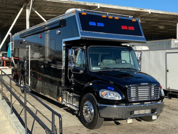 2018 Freightliner "Commander" SWAT Command Center – MOVIEMACHINES